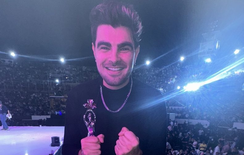 Jonathan Moly celebra su primera Orquídea | CG Latin Magazine