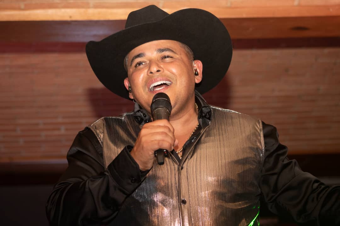 JC Rey lanzó oficialmente su producción discográfica «JC Rey El Toro ...