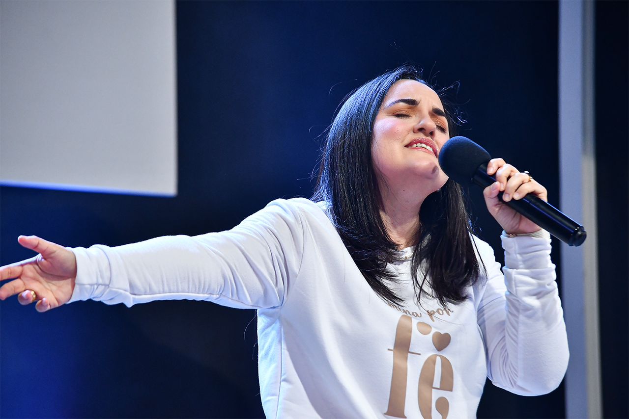 “Un Llamado” lo Nuevo de la talentosa Rosa Virginia | CG Latin Magazine